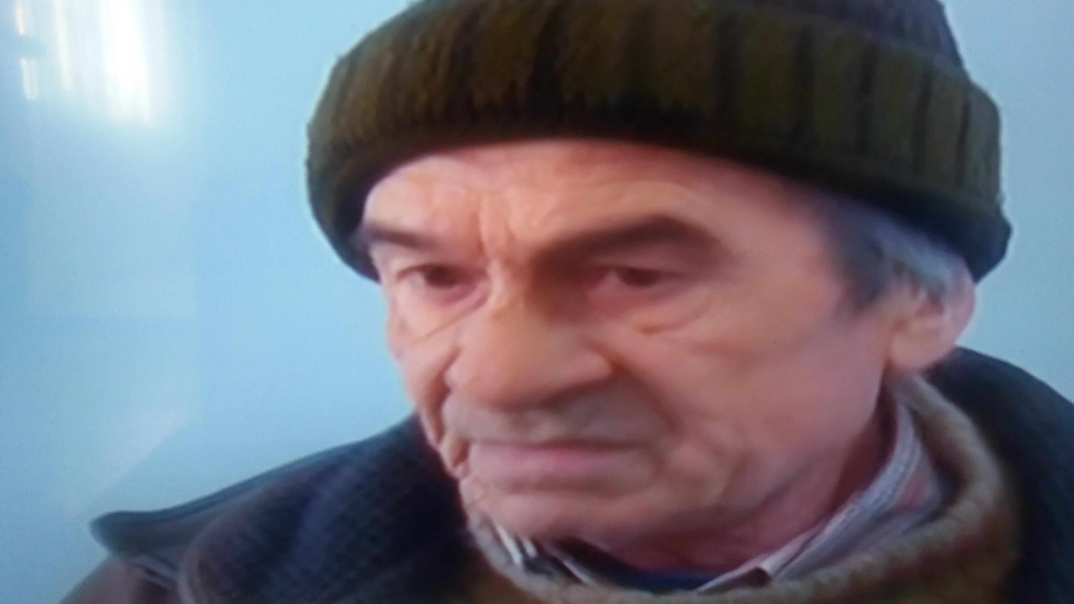 El este medicul pitestean strans de gat de un pacient. Vei fi UIMIT, ce ...