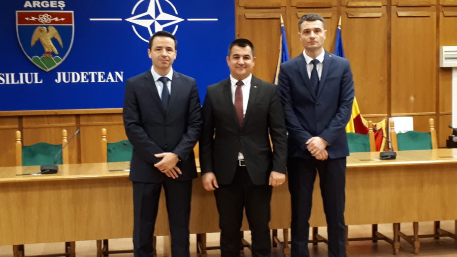 Vezi IMAGINILE. Noua echipă a Prefecturii Argeș, la depunerea ...