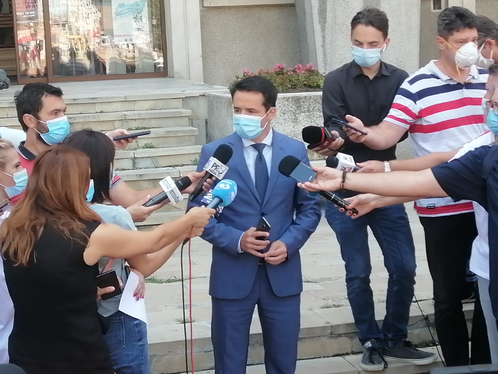 Argesul, peste 3000 de infectati. De maine, MASCA OBLIGATORIE si in ...