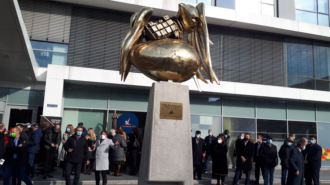 Opera de arta donata Pitestiului! Costurile sculpturii, estimate la ...