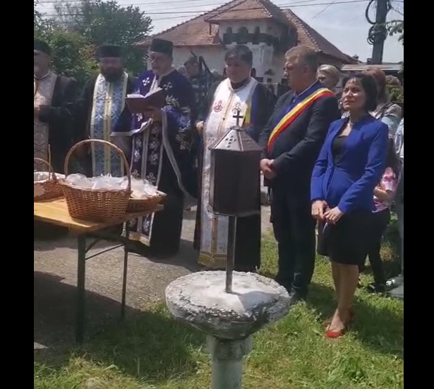 Slujba de pomenire si depuneri de coroane, de Ziua Eroilor si Inaltarea ...